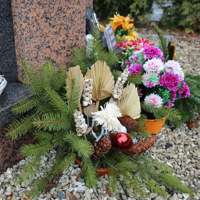 Les fleurs de deuil : symboles et choix selon les saisons • Pompes ...